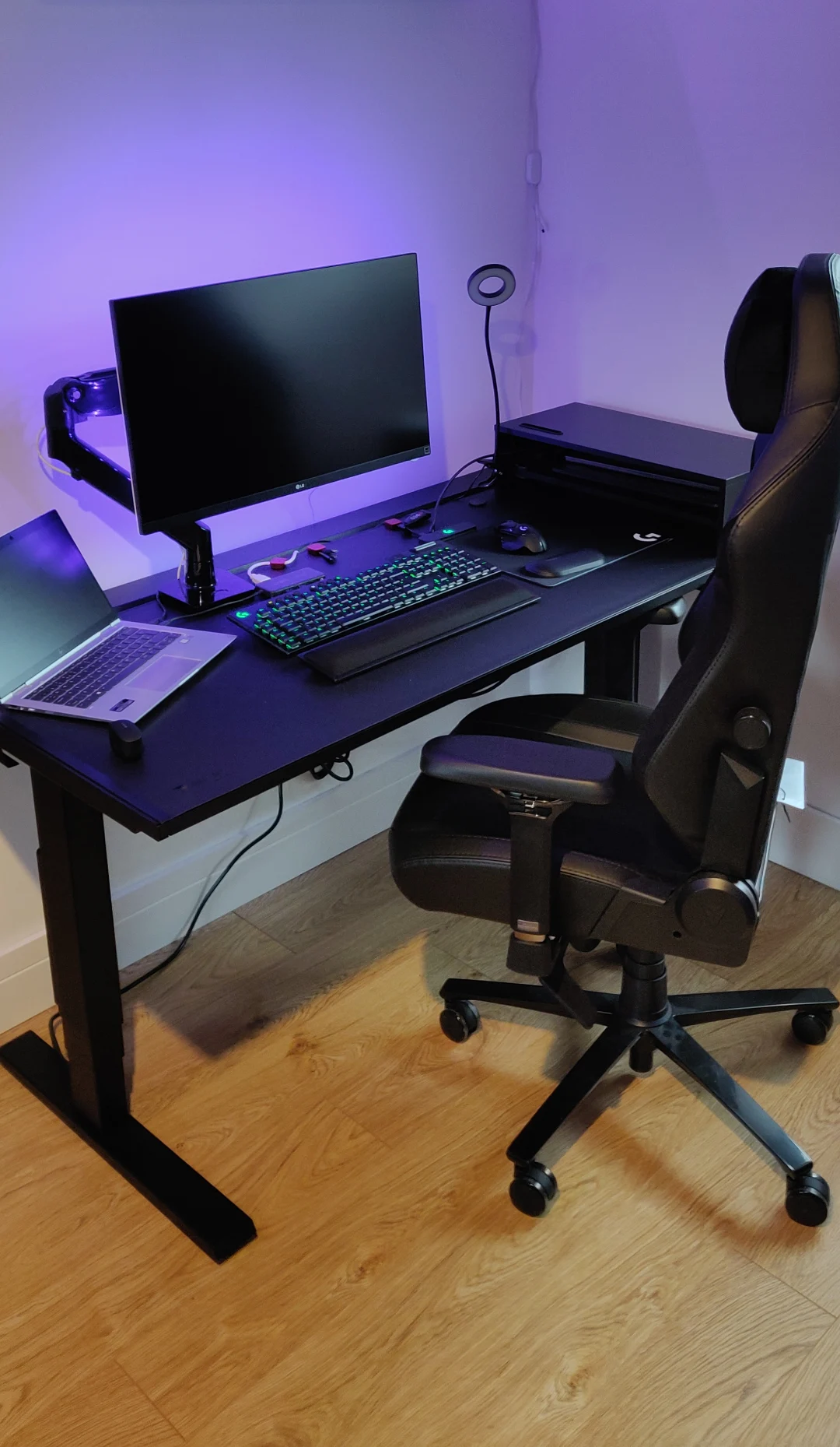 SecretLab Set Up | Scrolller