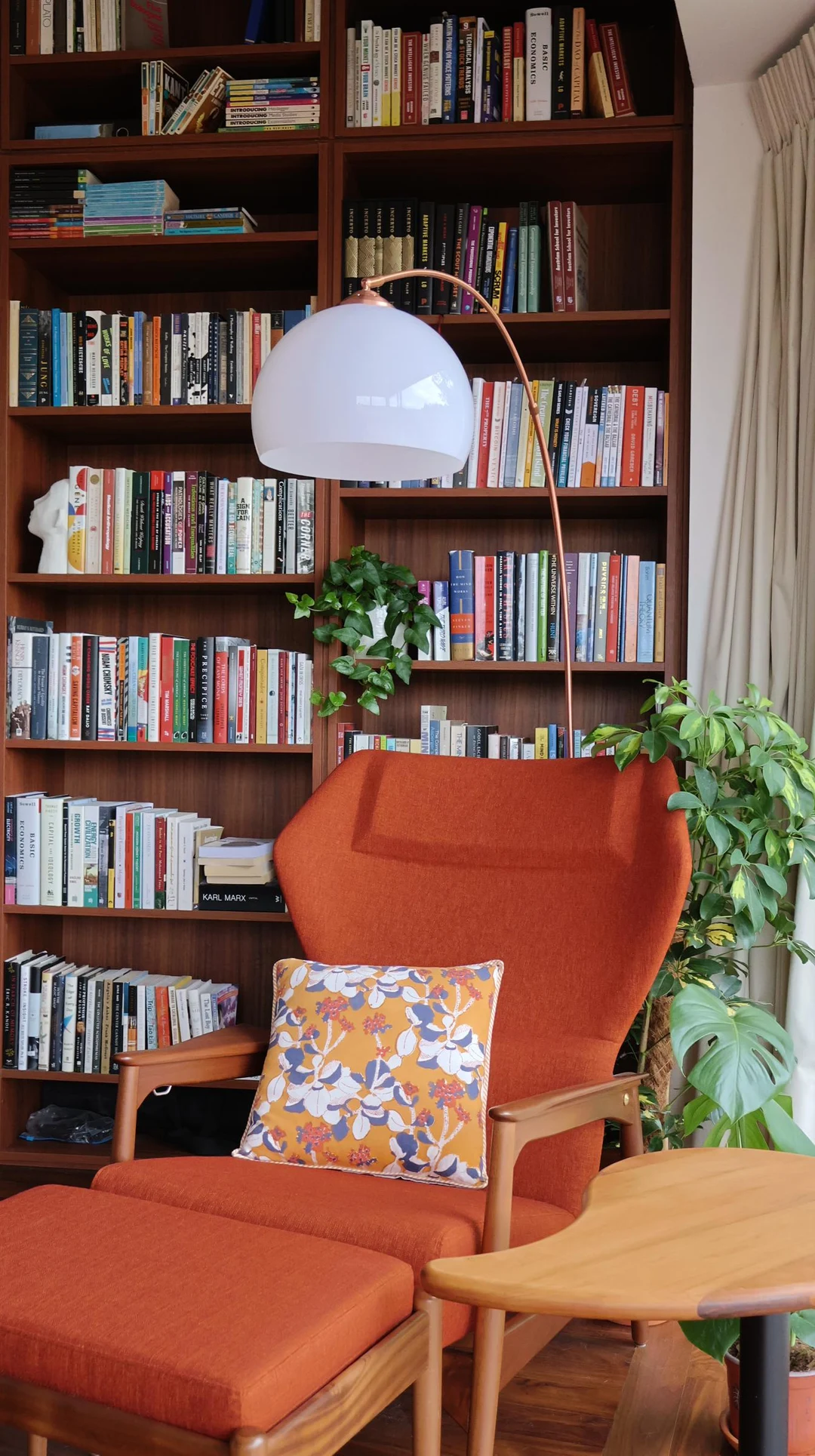 Finally finished my reading corner :) | Scrolller