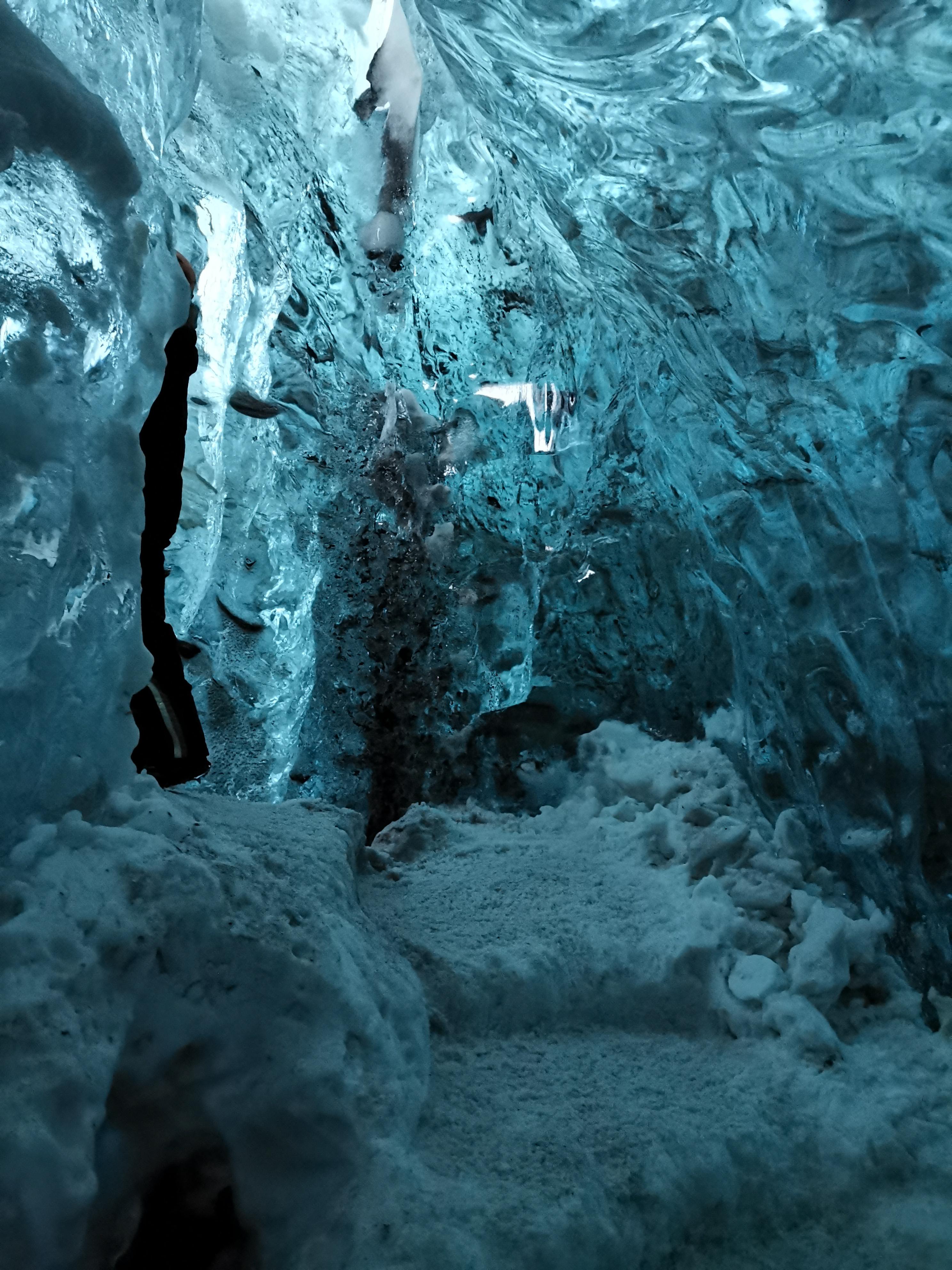 Inside an icecave in a glacier in Iceland (Dez. 2019) | Scrolller