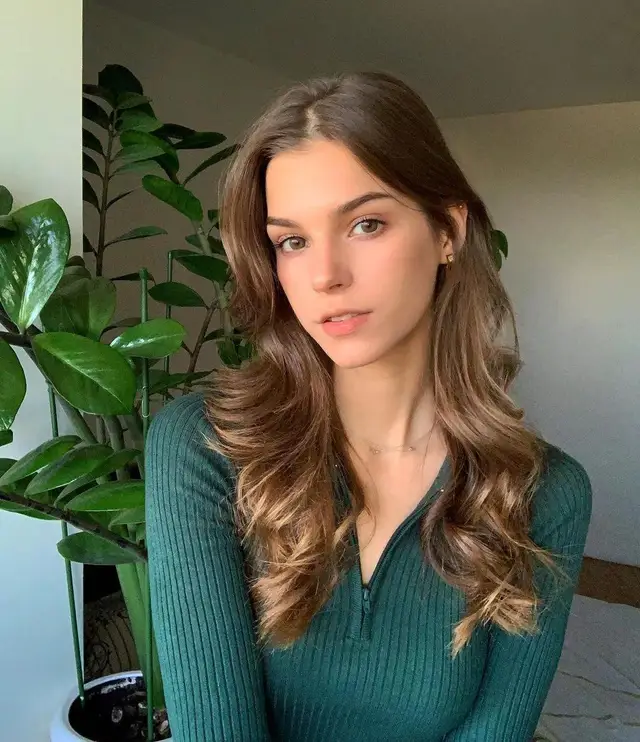 Kallie Kurudzhy | Scrolller