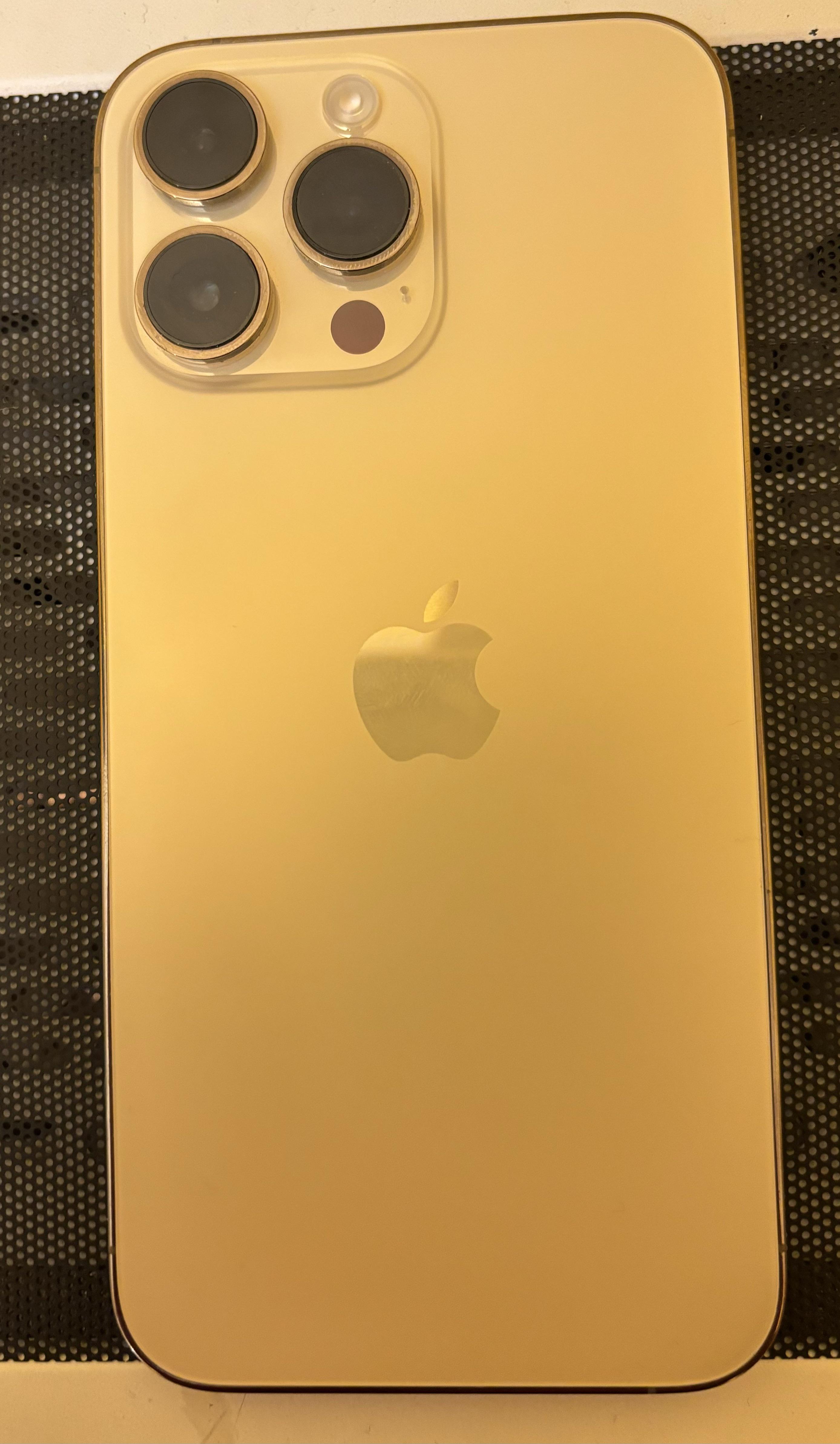 Locked iPhone | Scrolller