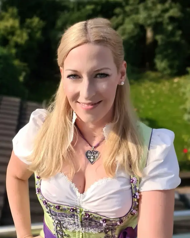 Dirndl | Scrolller