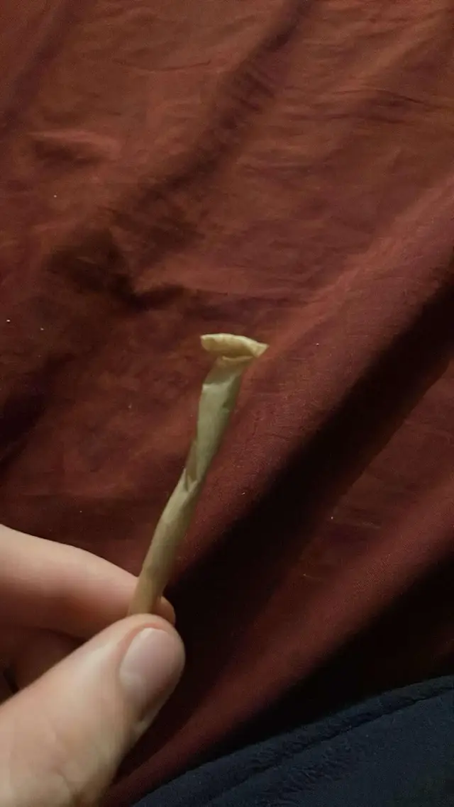 My sister just rolled her first joint 😭 | Scrolller