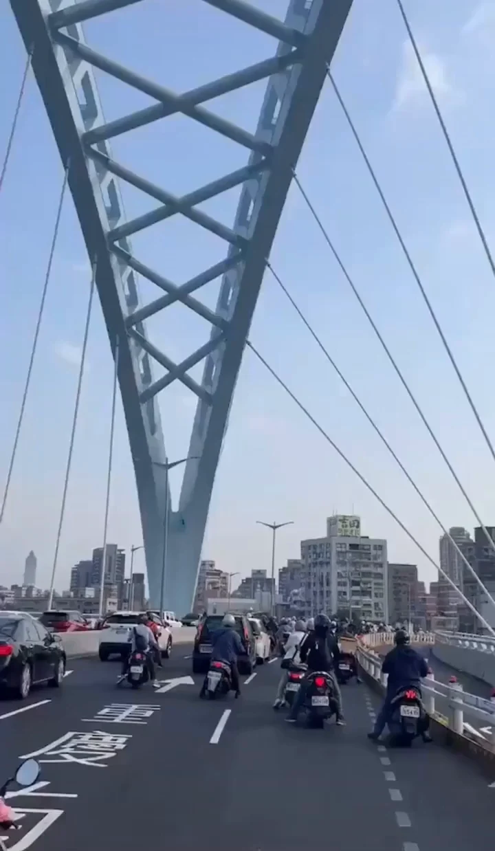 Stuck in traffic on a bridge during an earthquake | Scrolller