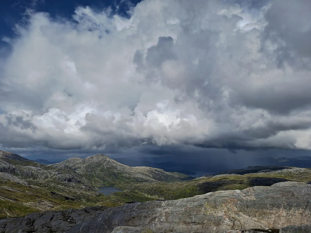 Thunder and lightning over Bergsdalen, Norway, today [OC][2000x1500] | Scrolller