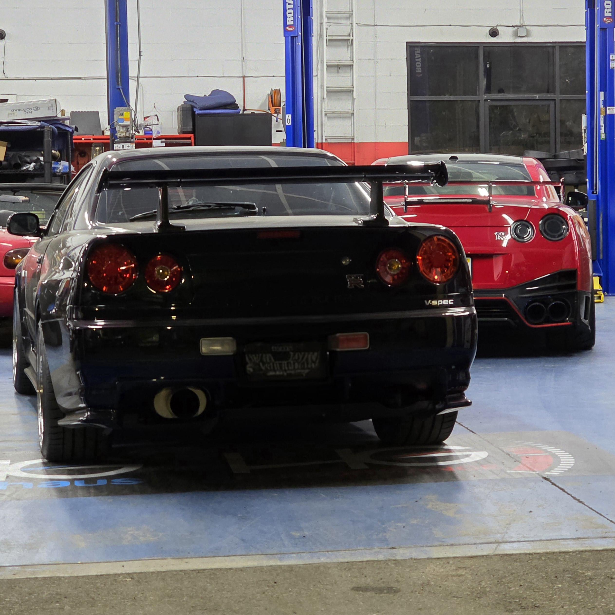 R34 VSpec & R35 NISMO GTR [2526x2526] | Scrolller