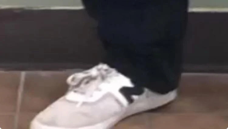 What shoe is this???? | Scrolller