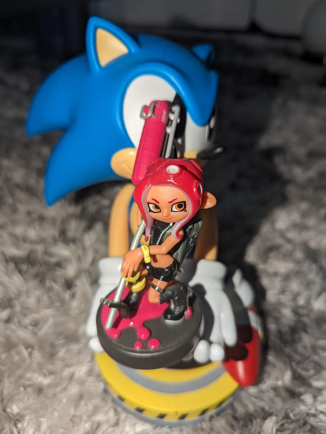 BEHOLD. Sonic holding a Veemo. | Scrolller