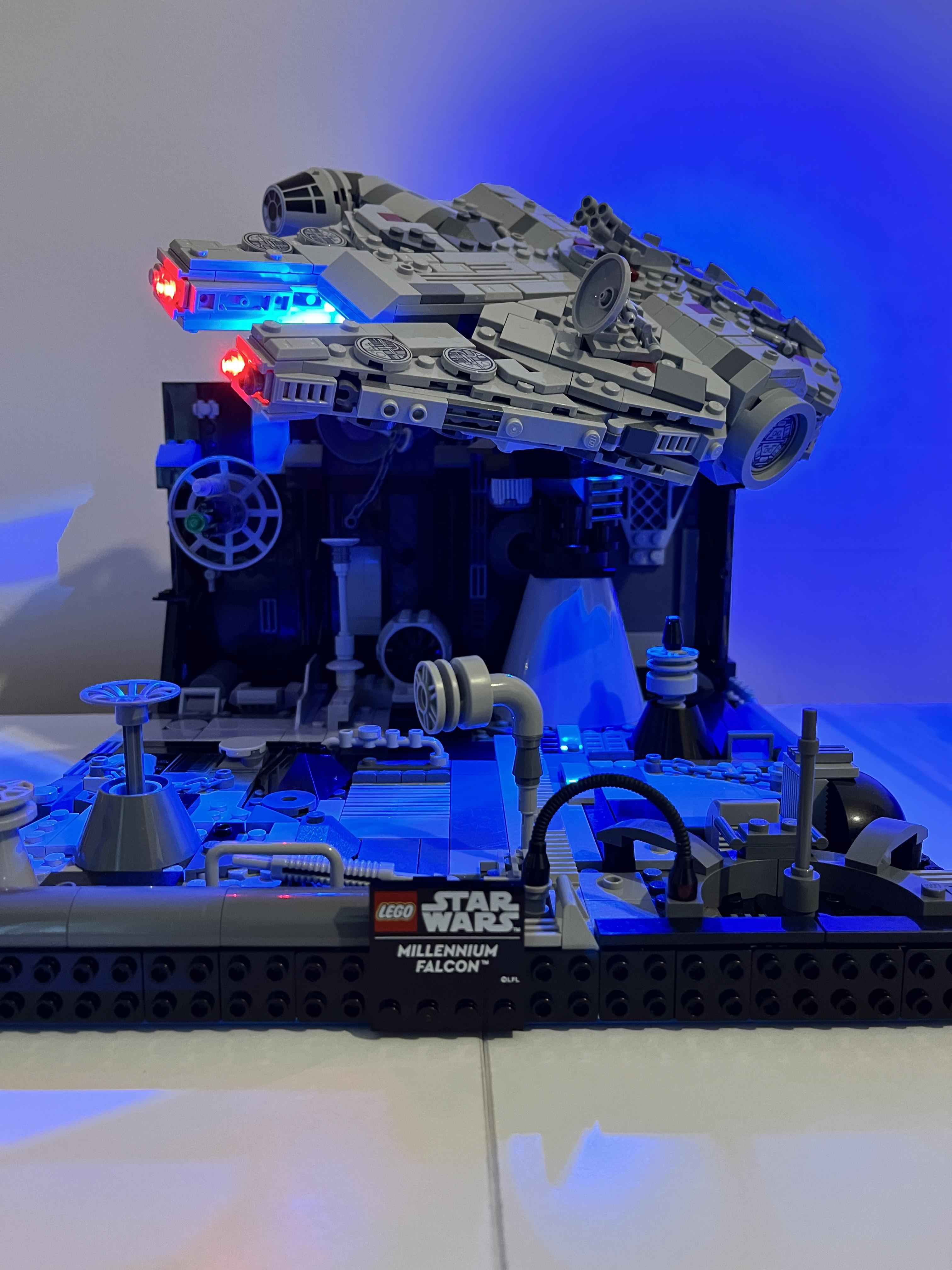 Midi Falcon MOC | Scrolller