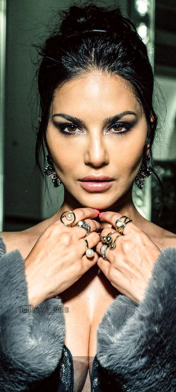 Sunny Leone | Scrolller