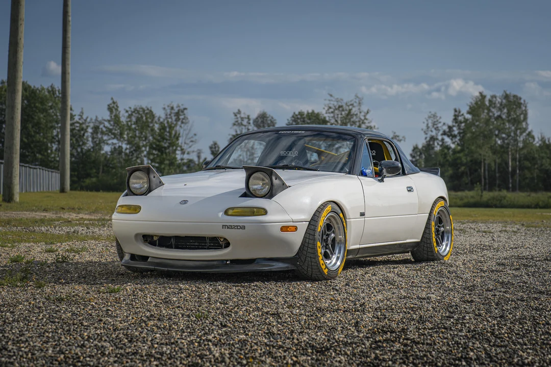White miata [5420 x 3613] @Iz_y_Picture | Scrolller