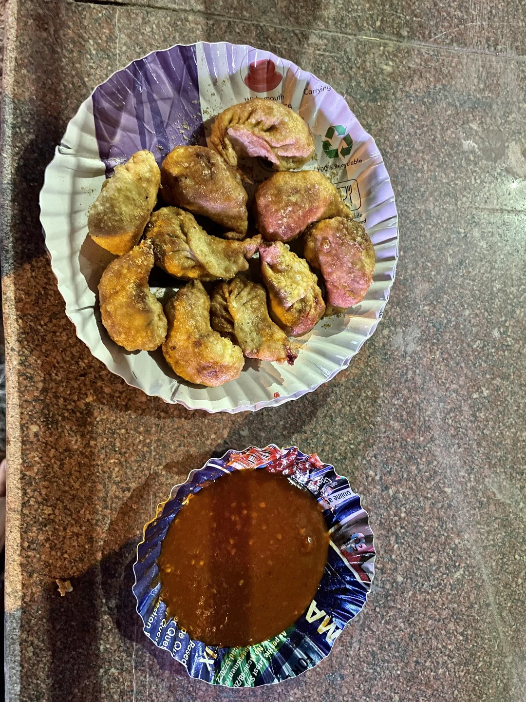 Thandi raat mai garam garam momos | Scrolller