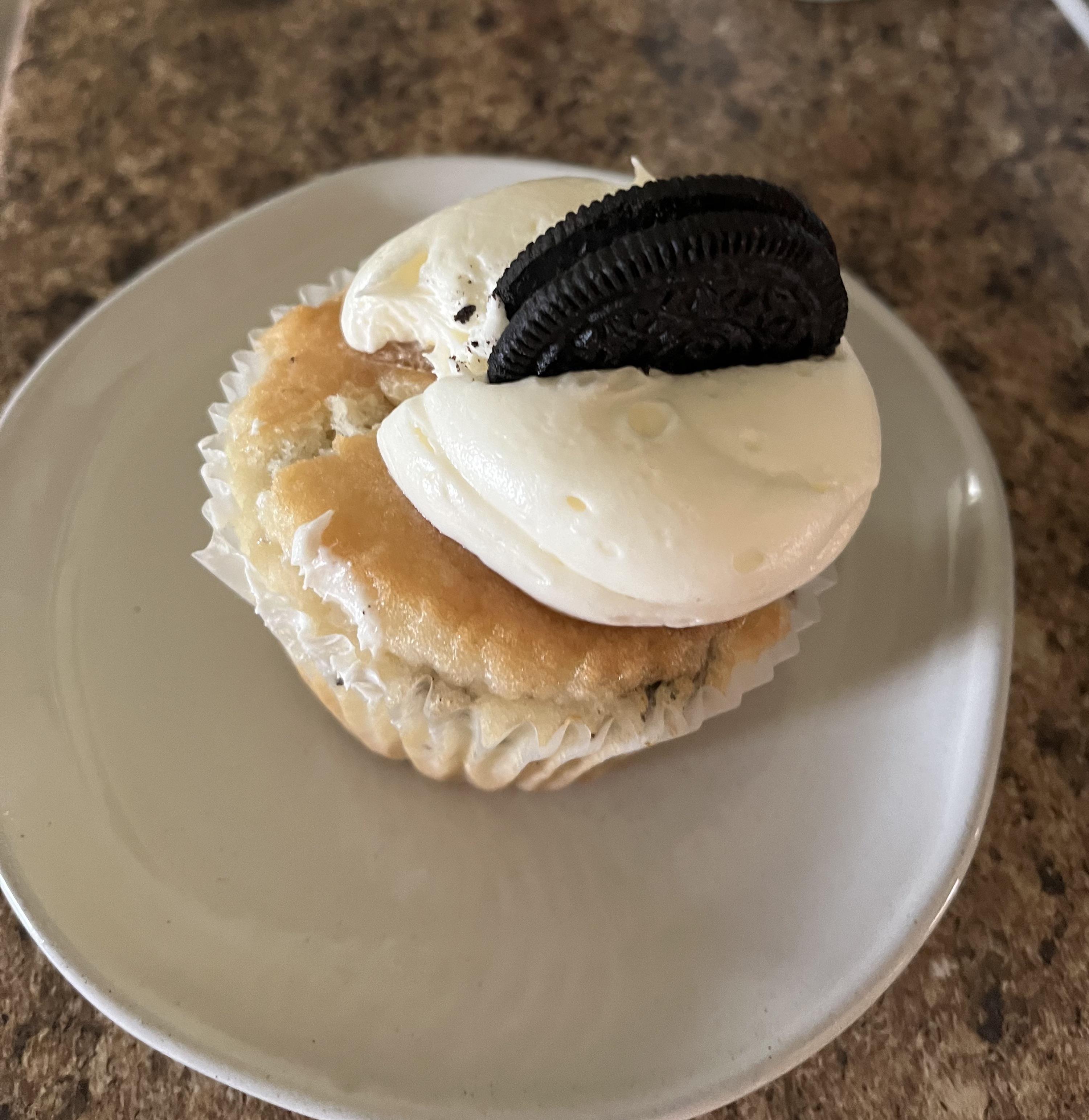 Calorie estimate for this Oreo Cupcake? | Scrolller