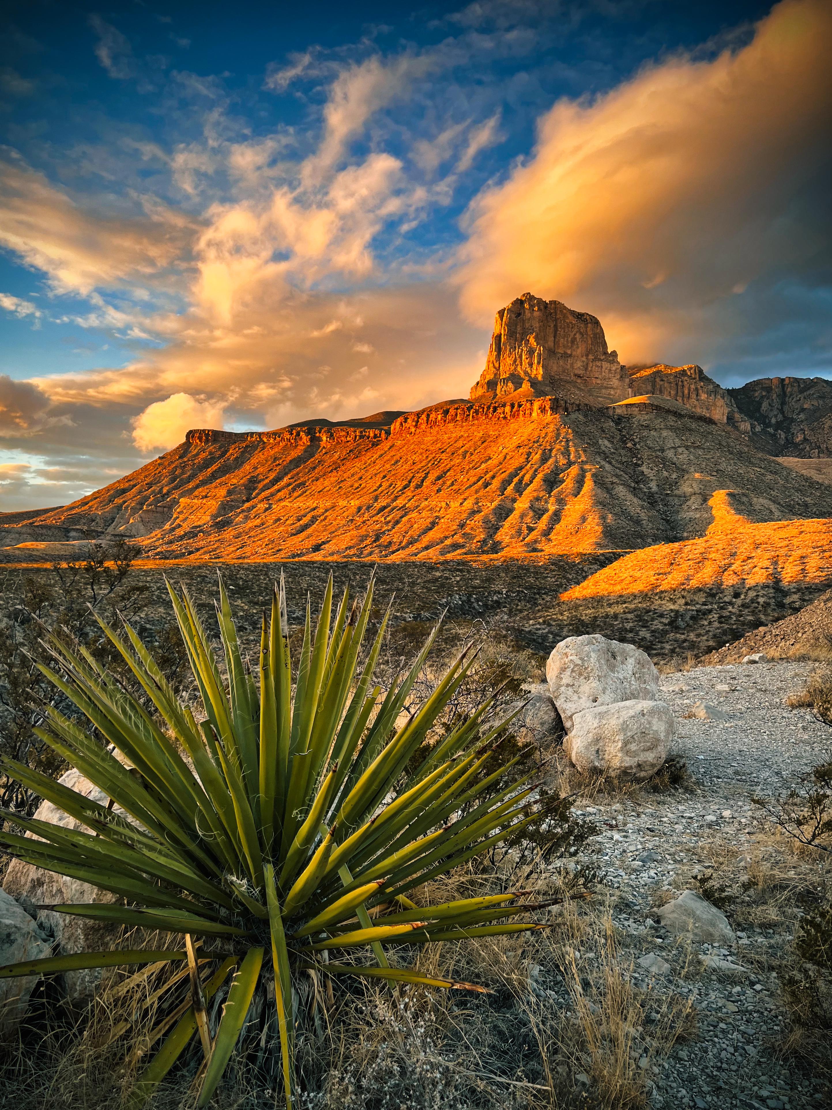 El Capitan of the Guadalupe Mountains during Sunset [2886x3848] (OP: u/iamarunr in r/EarthPorn ...