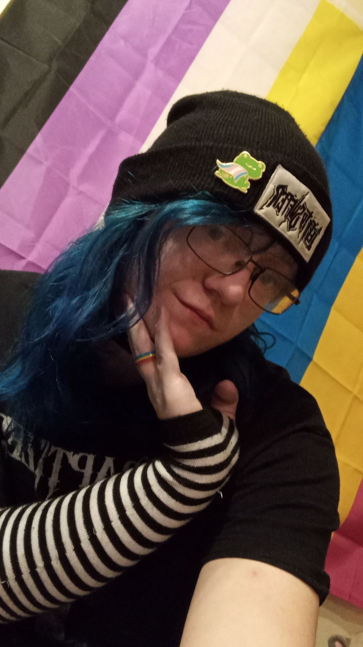 Happy Saturday to all the little gremlins on my cell phone :) | Scrolller