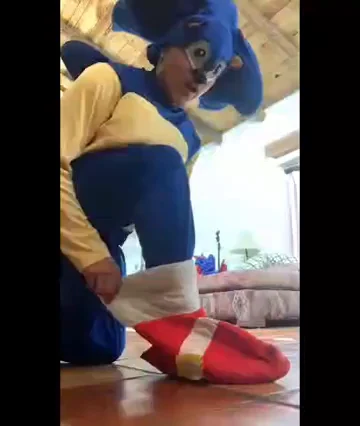 Gotta go Fast | Scrolller