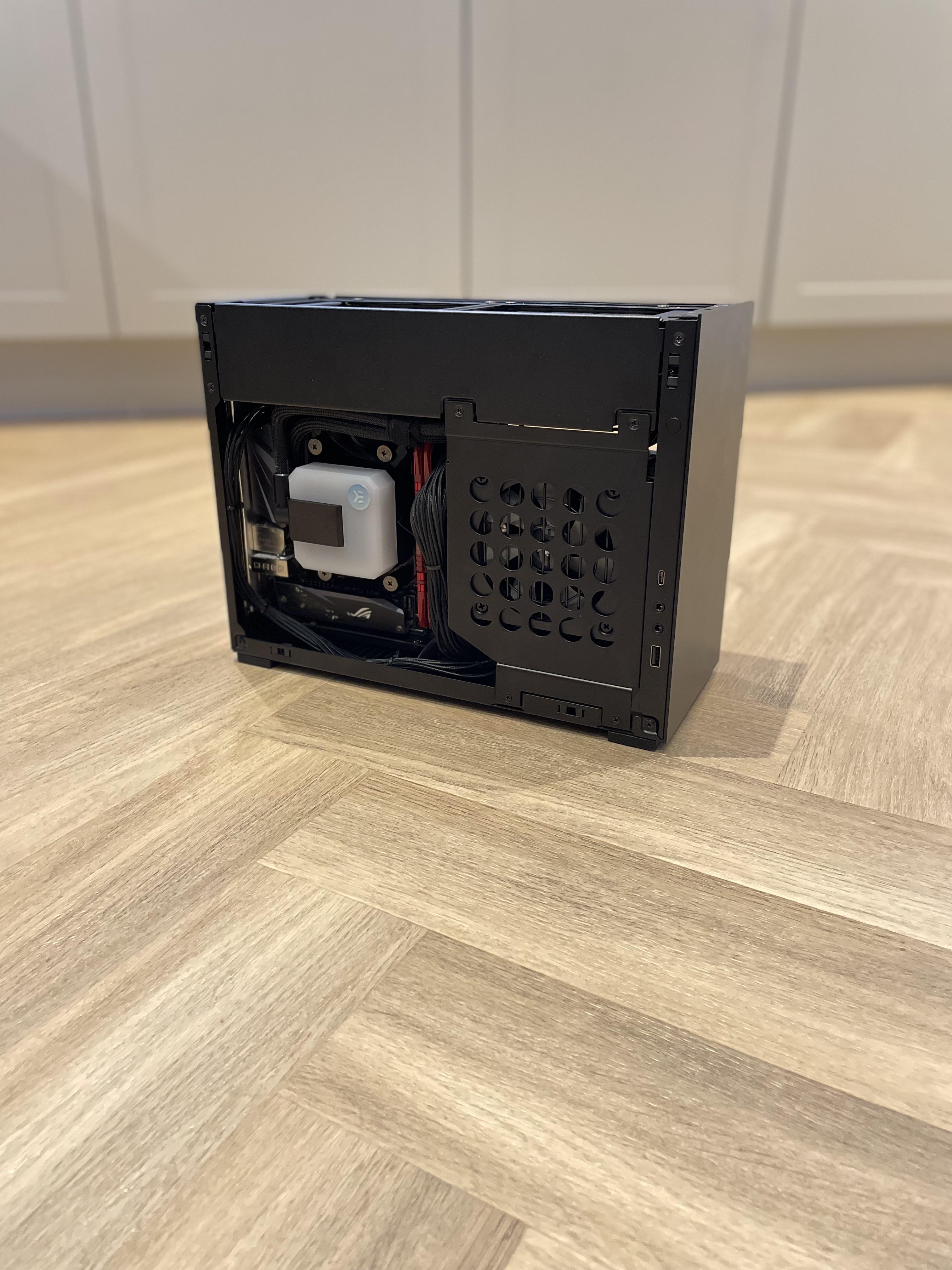 First ITX Build Dan A4 H2O | Scrolller