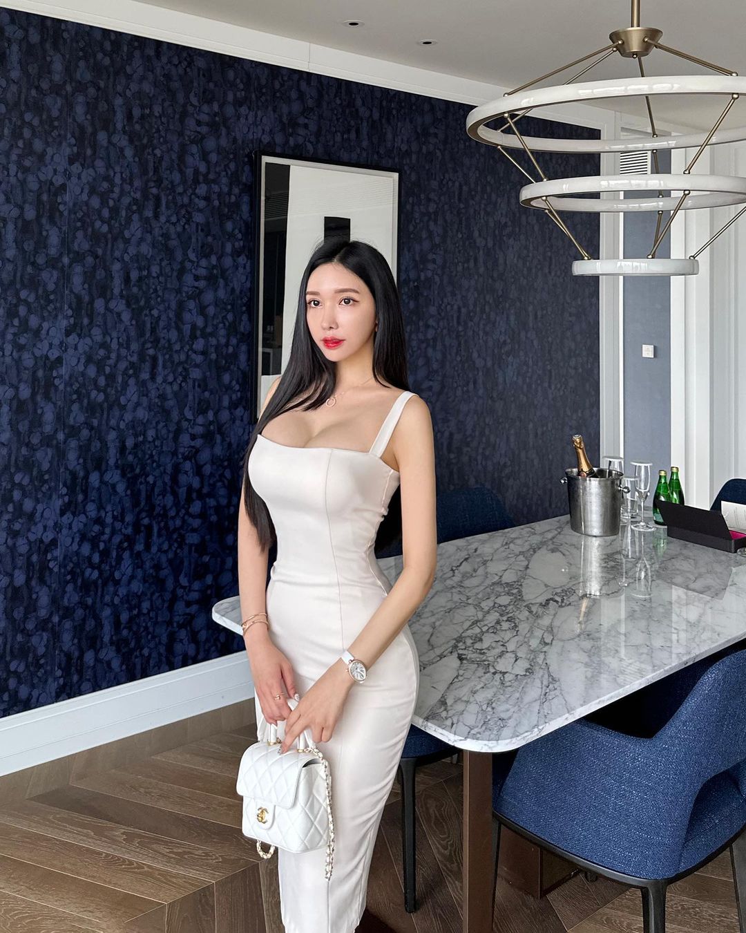 Sneaking a laugh | Scrolller