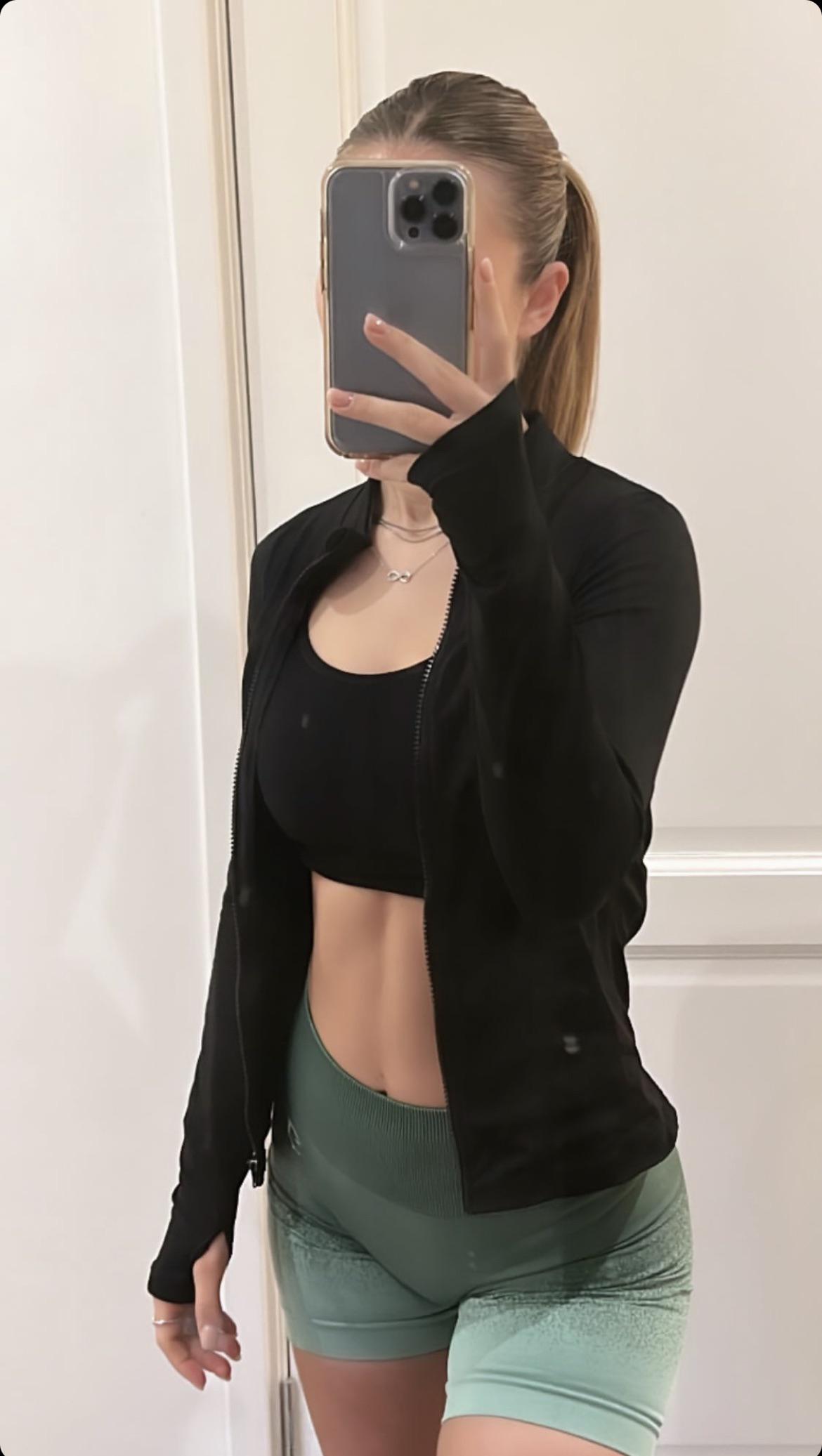 Olive Angus | Scrolller