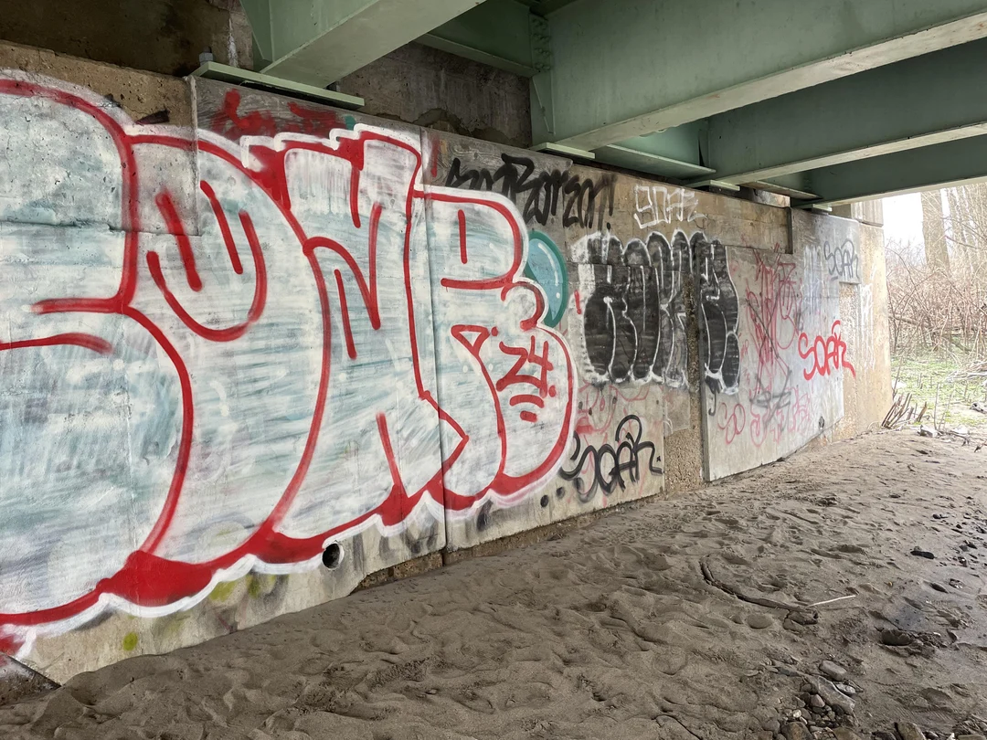 Couple of throwies | Scrolller