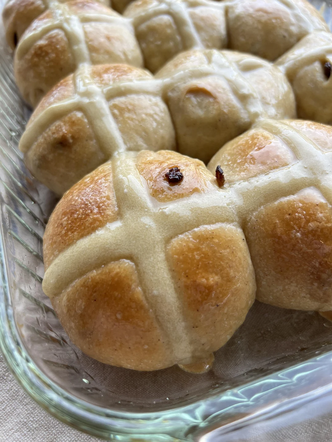 Sourdough hot cross buns | Scrolller