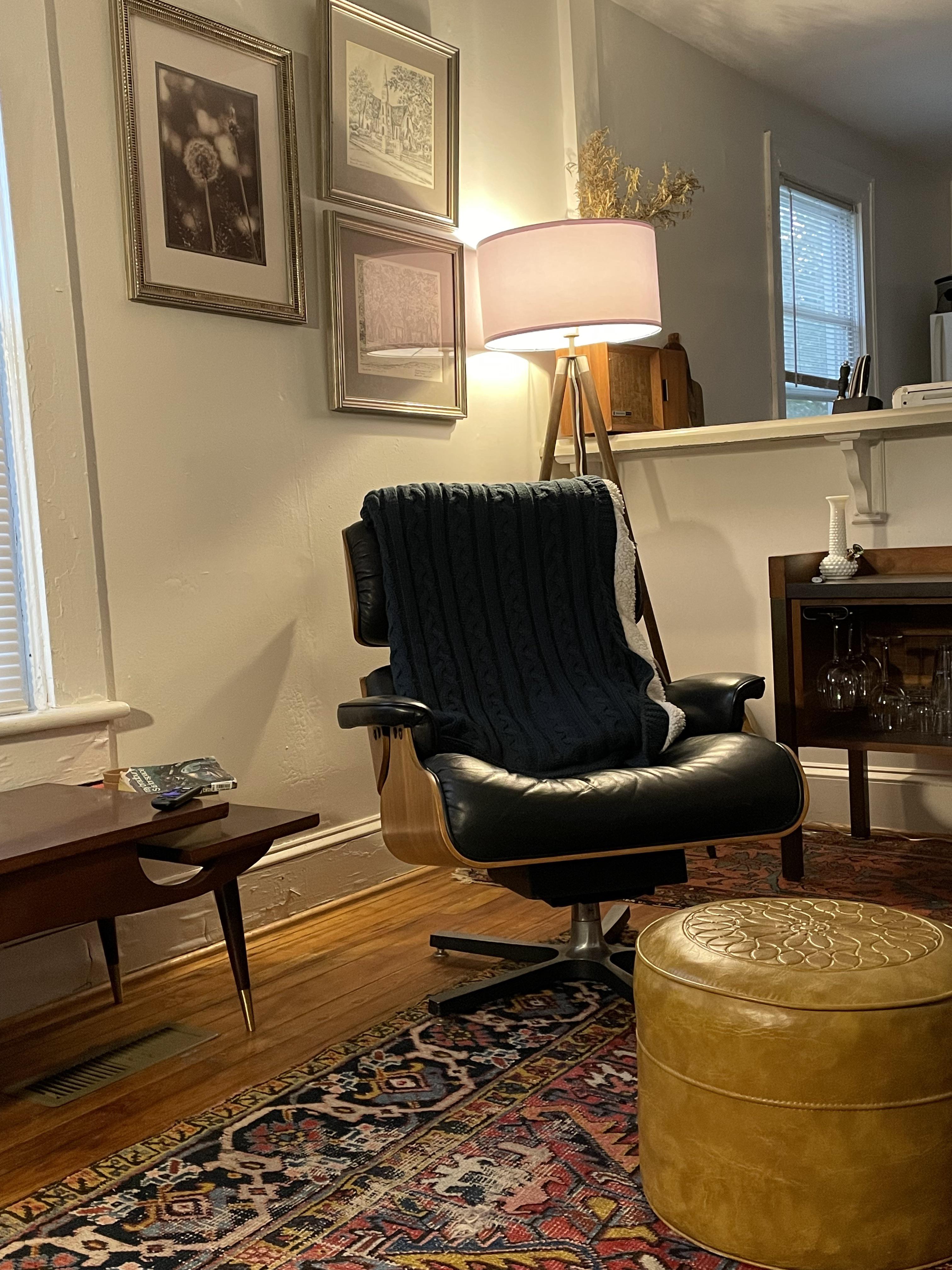 My reading corner. | Scrolller