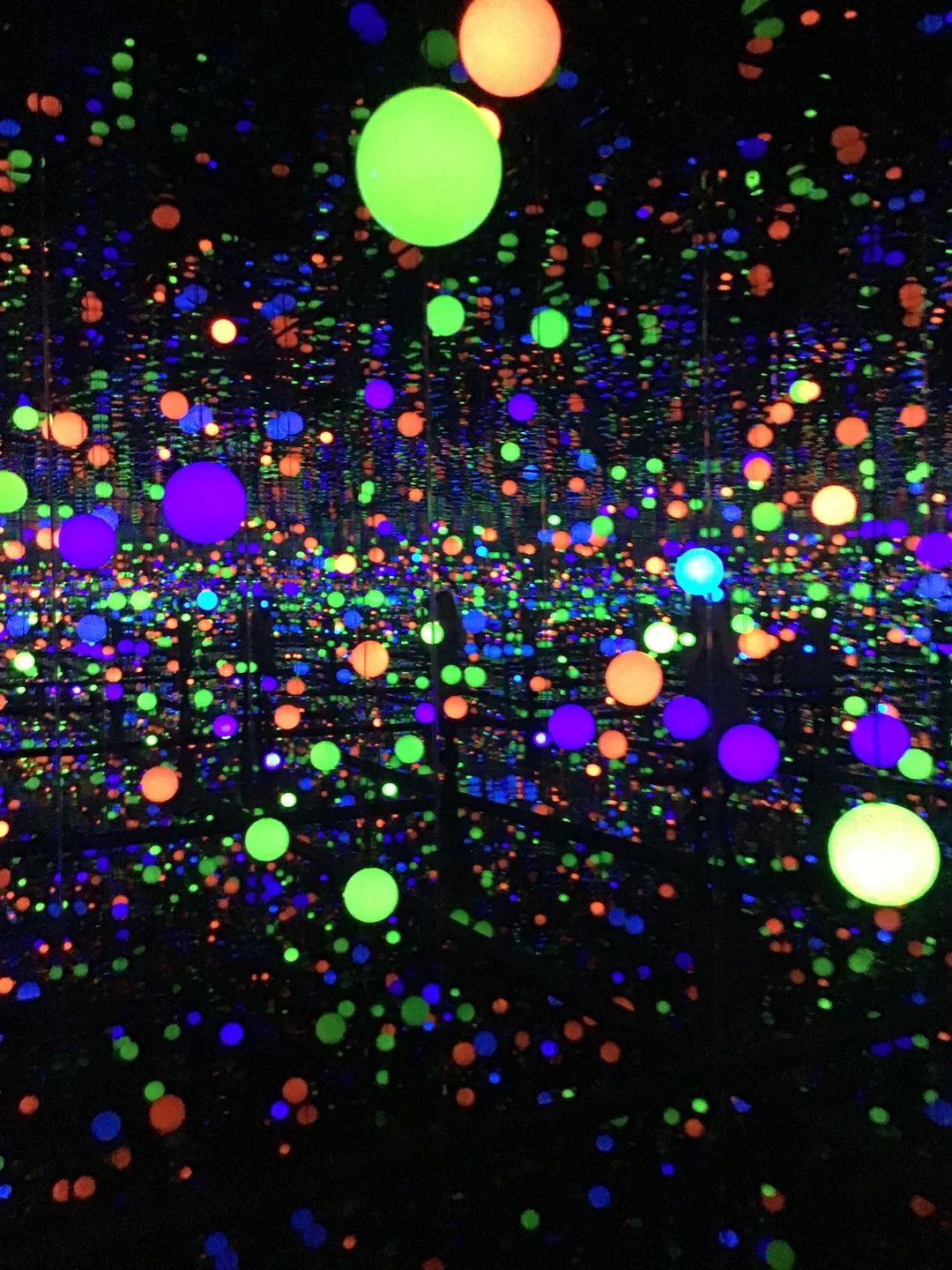 Mirror Rooms, Yayoi Kusama, room art, 2022 | Scrolller