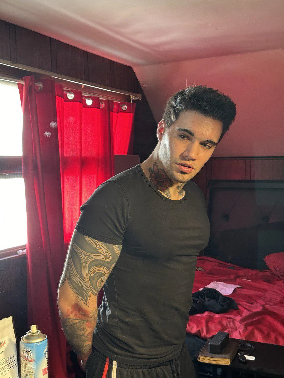 Working on my portfolio, how's this look for a modeling shot? | Scrolller