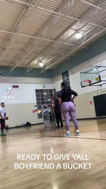 Thicc and can hoop! | Scrolller