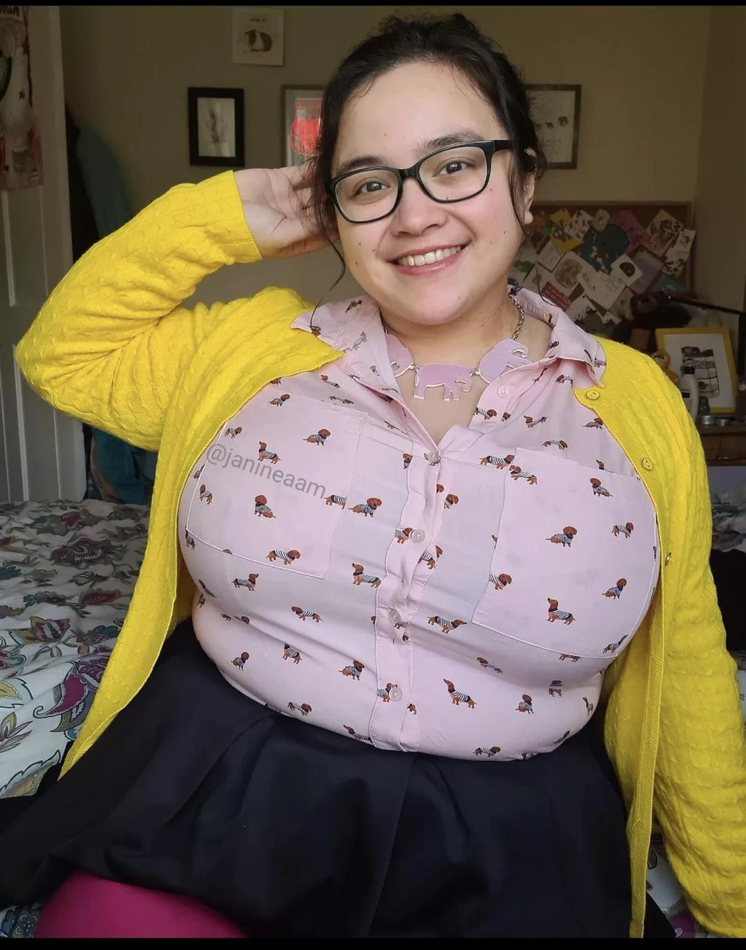 Those buttons are holding for dear life. | Scrolller