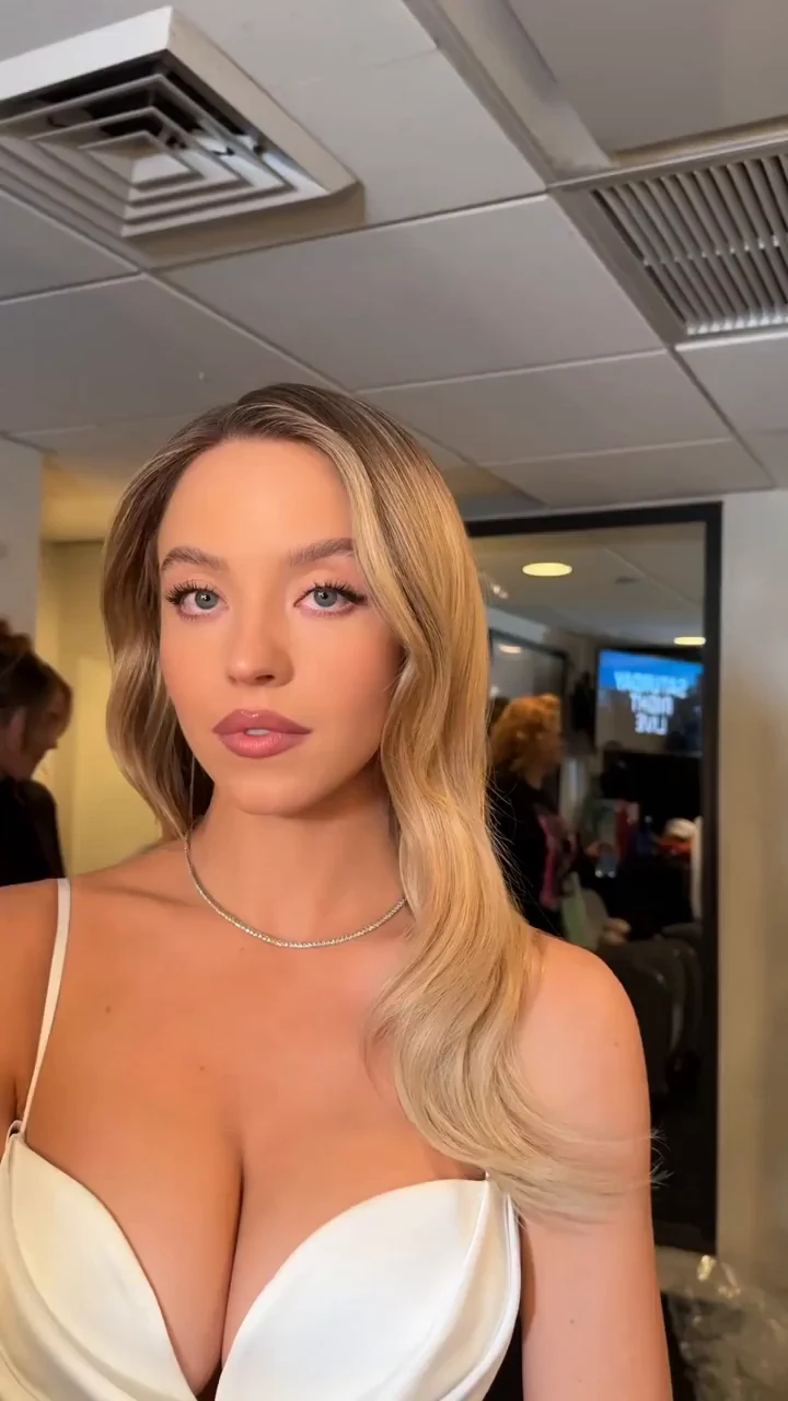 Sydney Sweeney | Scrolller