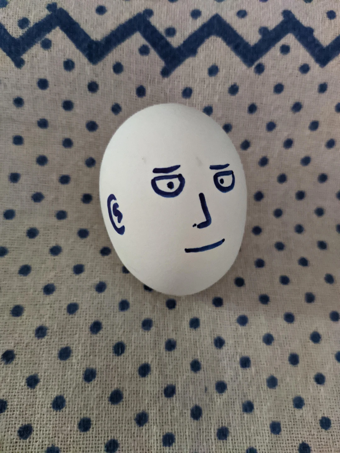 Help! I can't break this egg. | Scrolller