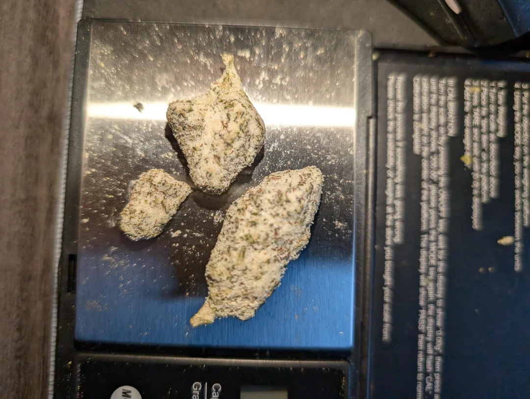 Bud has white powder | Scrolller