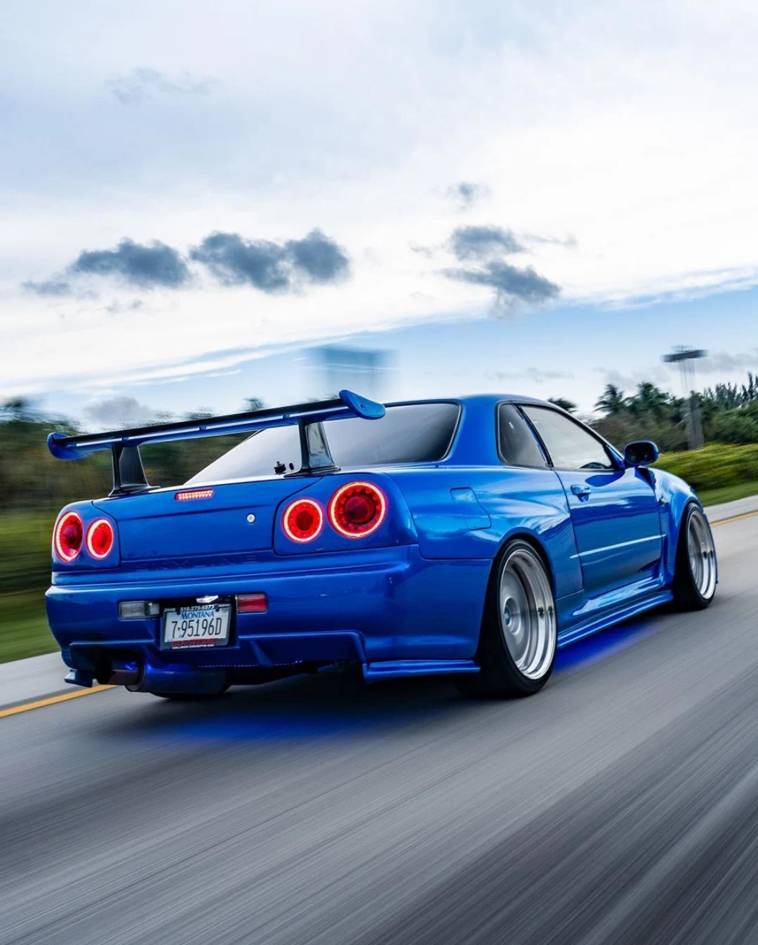 R34 GTR [1080x1350] | Scrolller