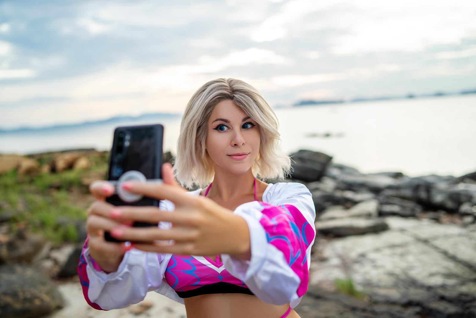 Gwen Stacy Cosplay By Yuna Kairi Scrolller
