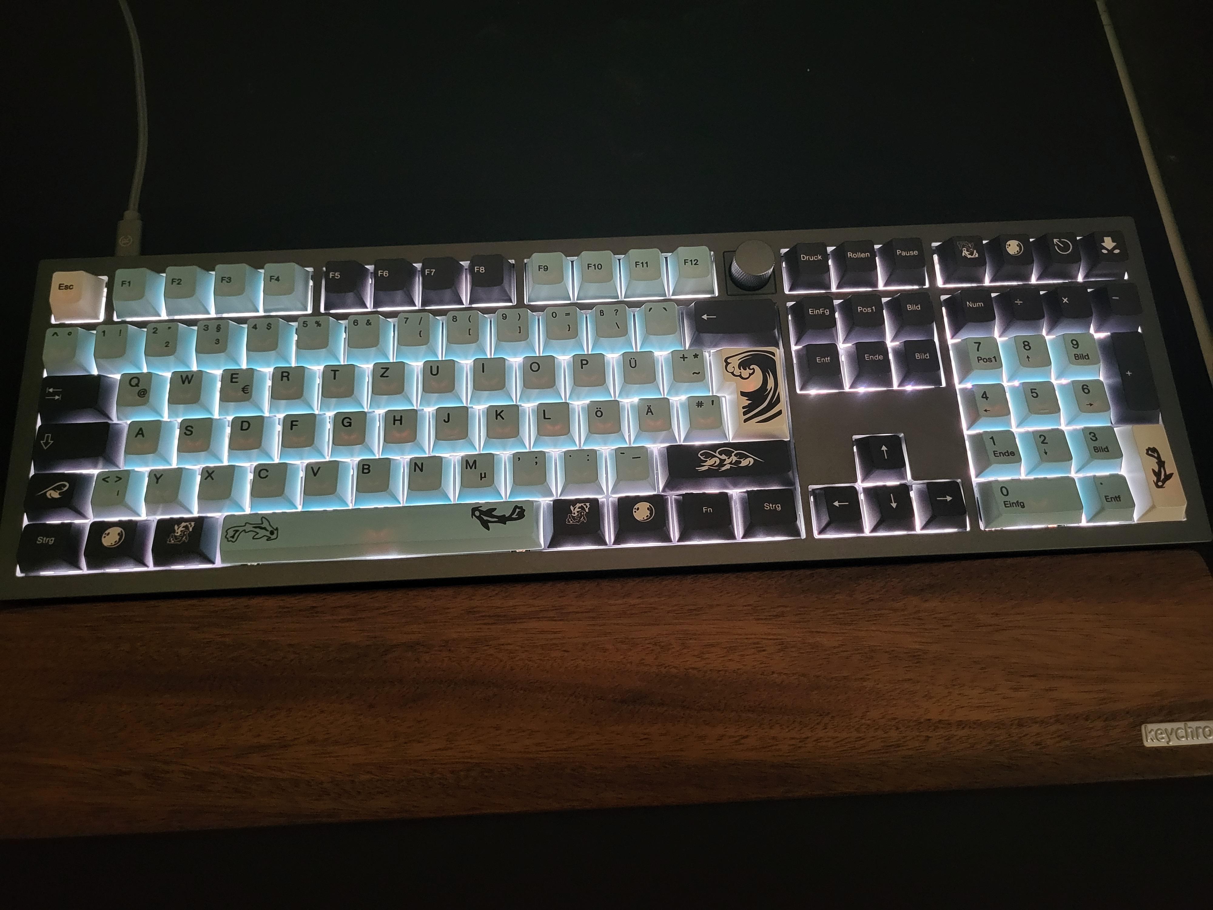 My first Custom Keyboard | Scrolller