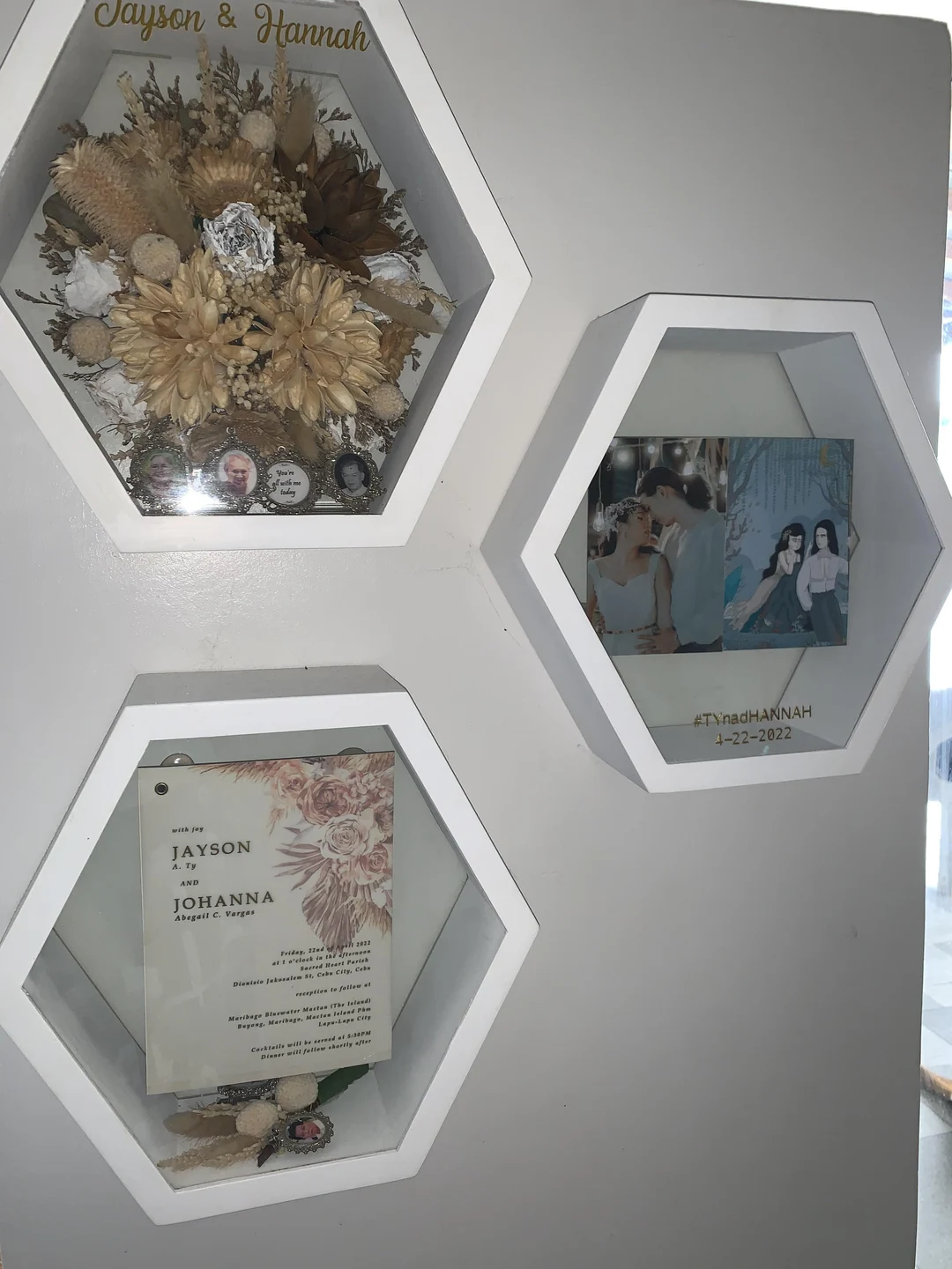 Save your wedding bouquet and invitation | Scrolller