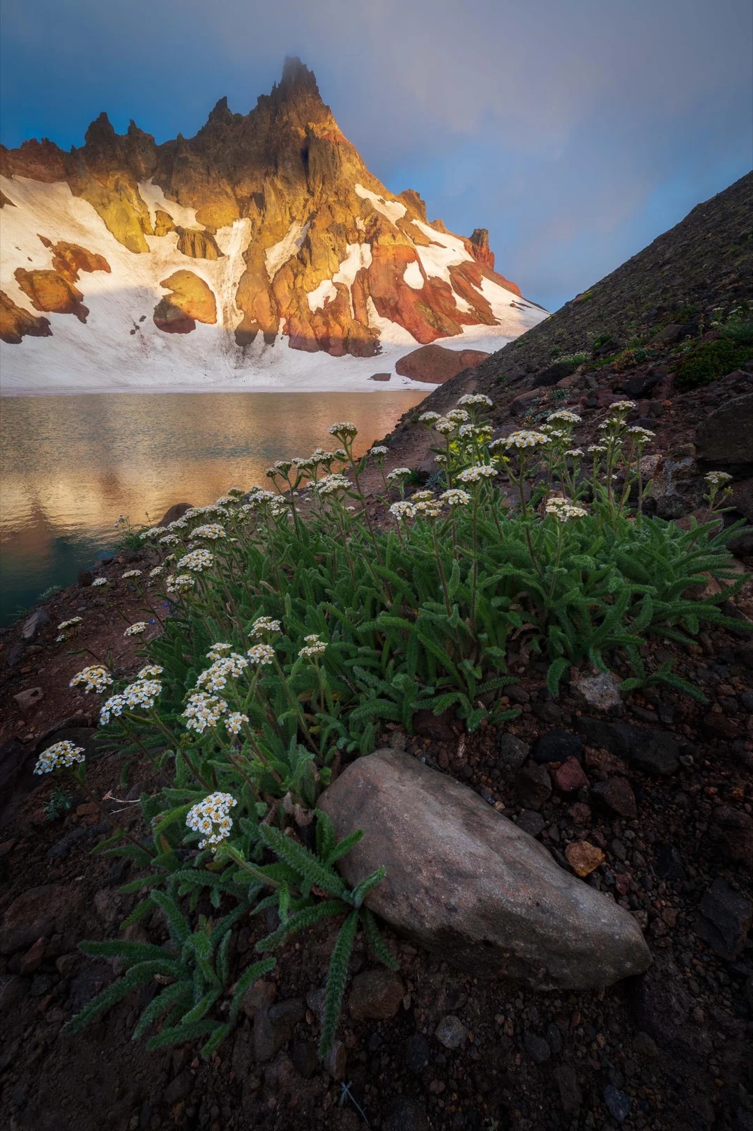 Sunrise in the central Oregon Cascades [OC] [2000x1331] | Scrolller
