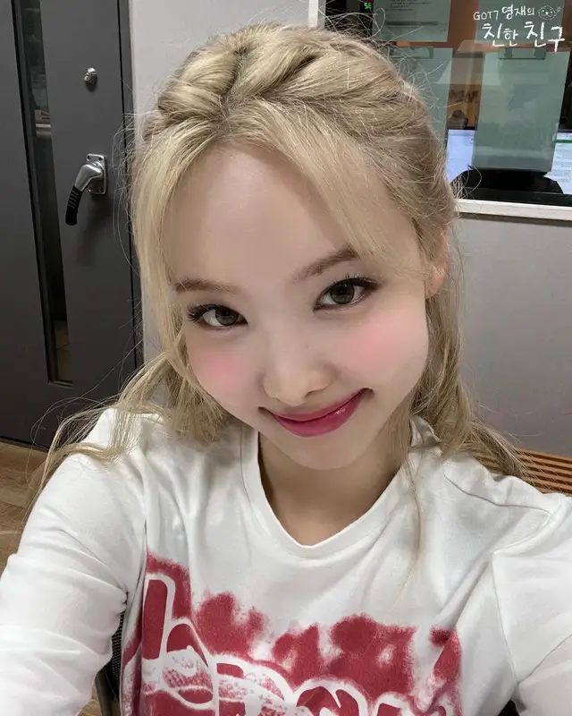 220630 mbcbf_ever Instagram update - Nayeon selca for “GOT7 Youngjae's Best Friend" radio show ...