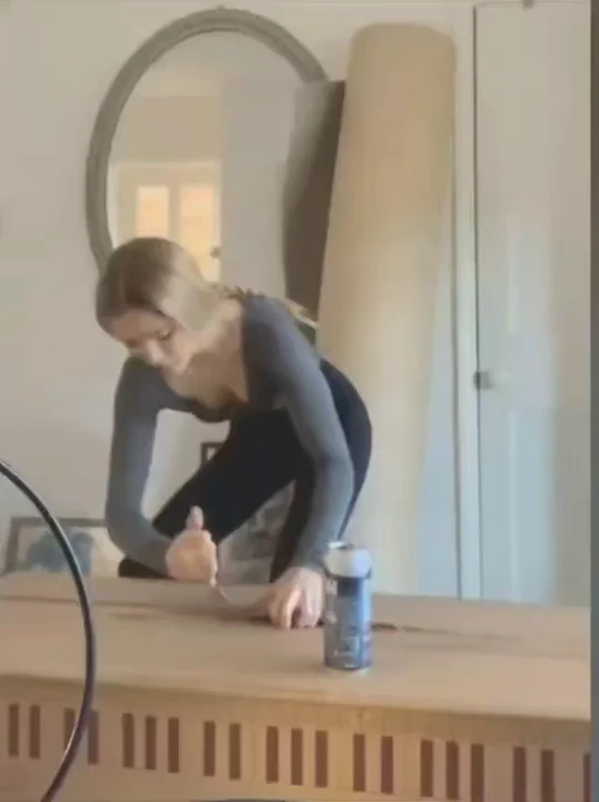 Freya absolutely destroying a box | Scrolller