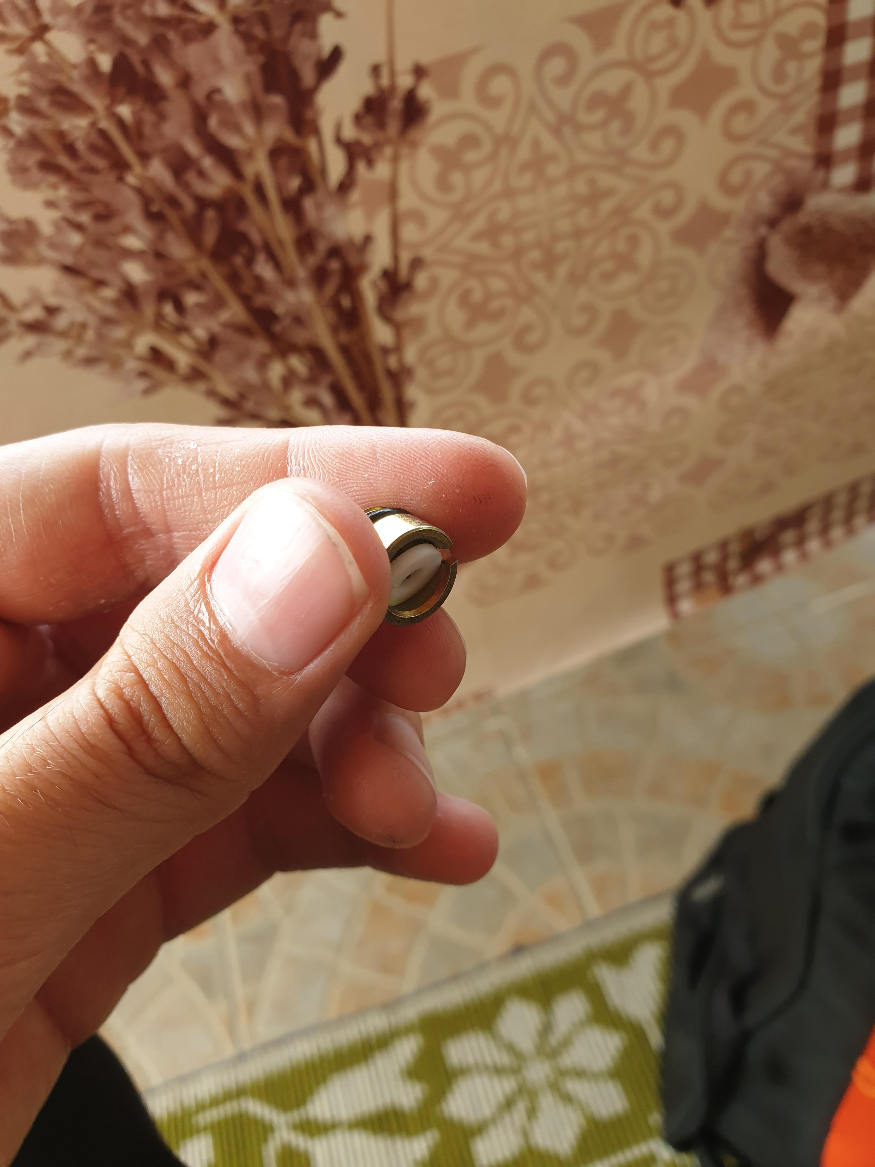 Is the valve broken | Scrolller