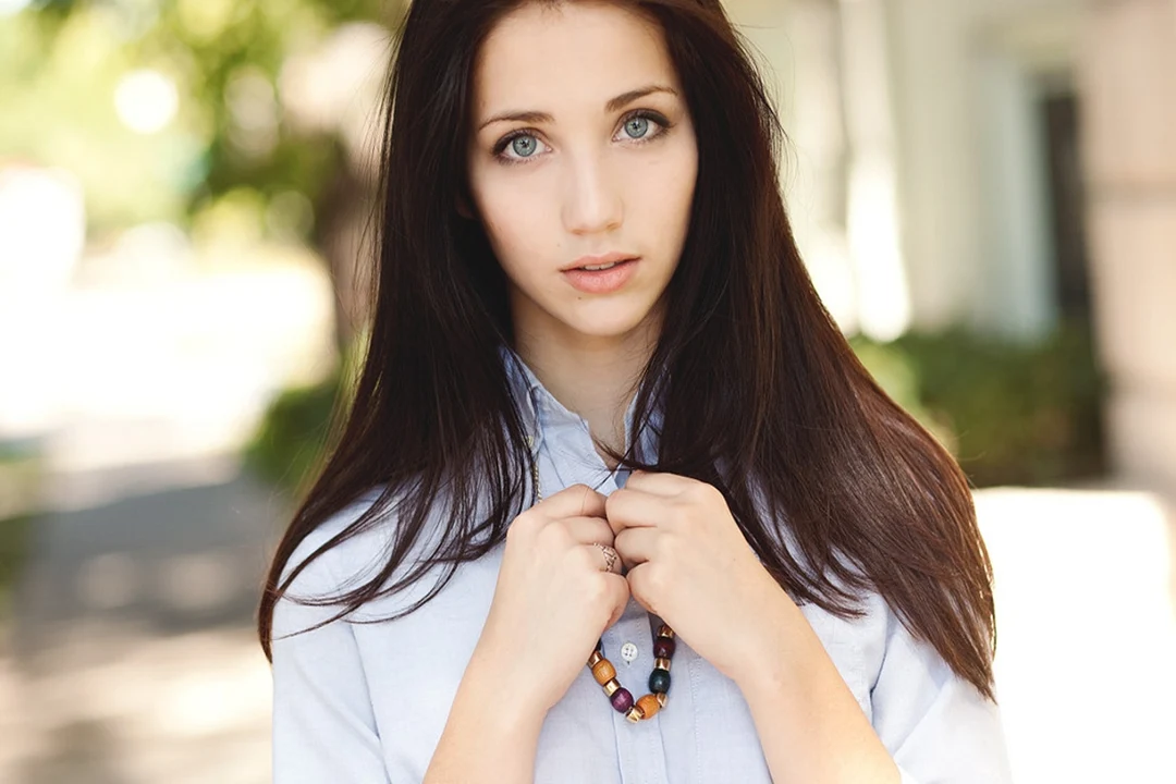 Emily Rudd looking deep into your soul | Scrolller