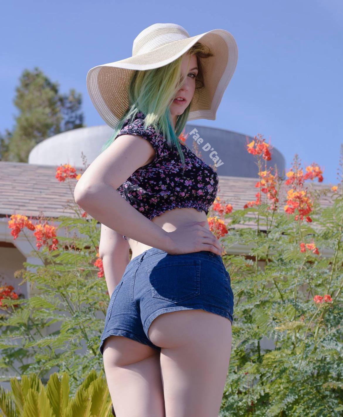 Sun my buns | Scrolller