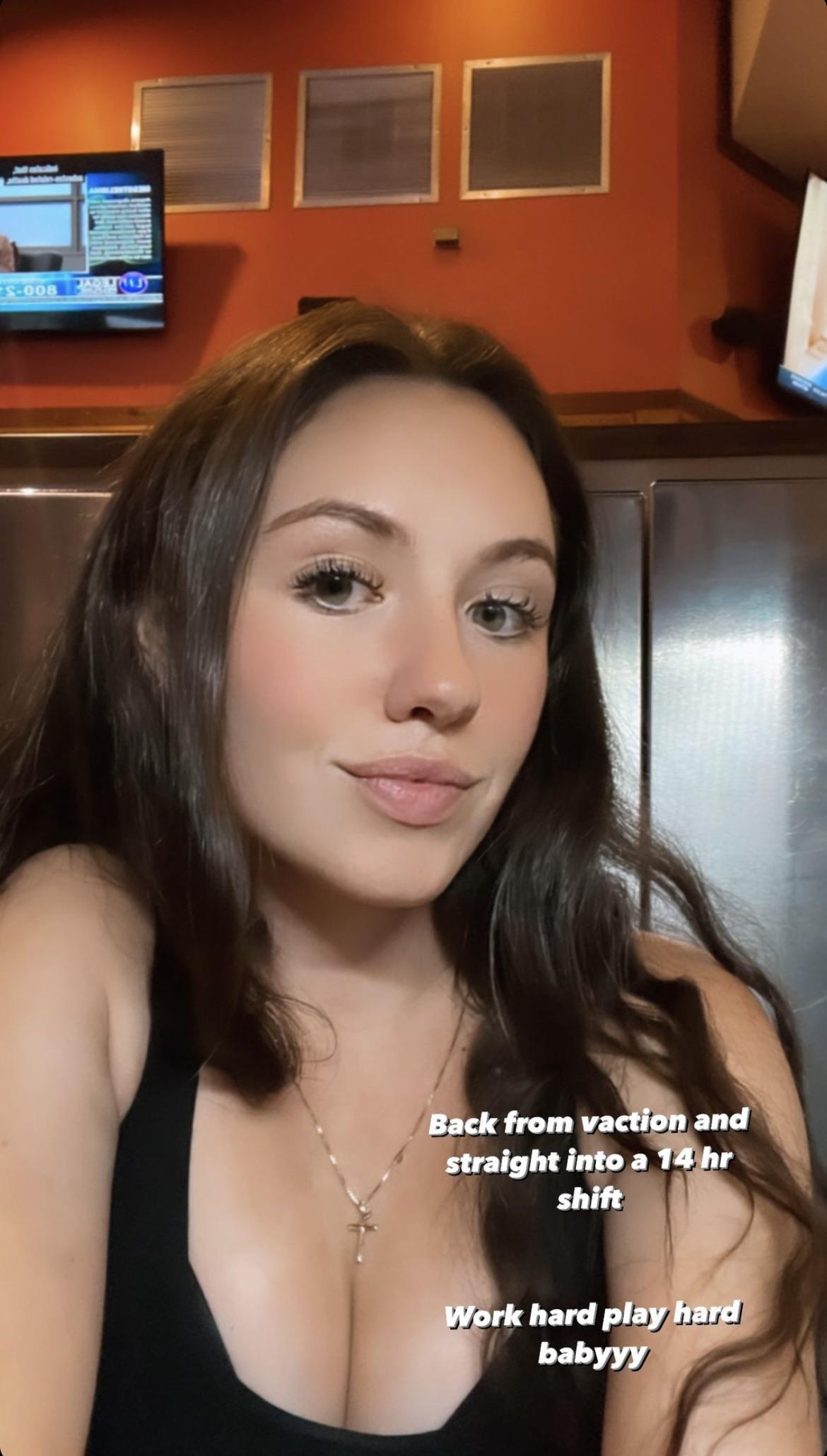 Waitress Annabelle | Scrolller