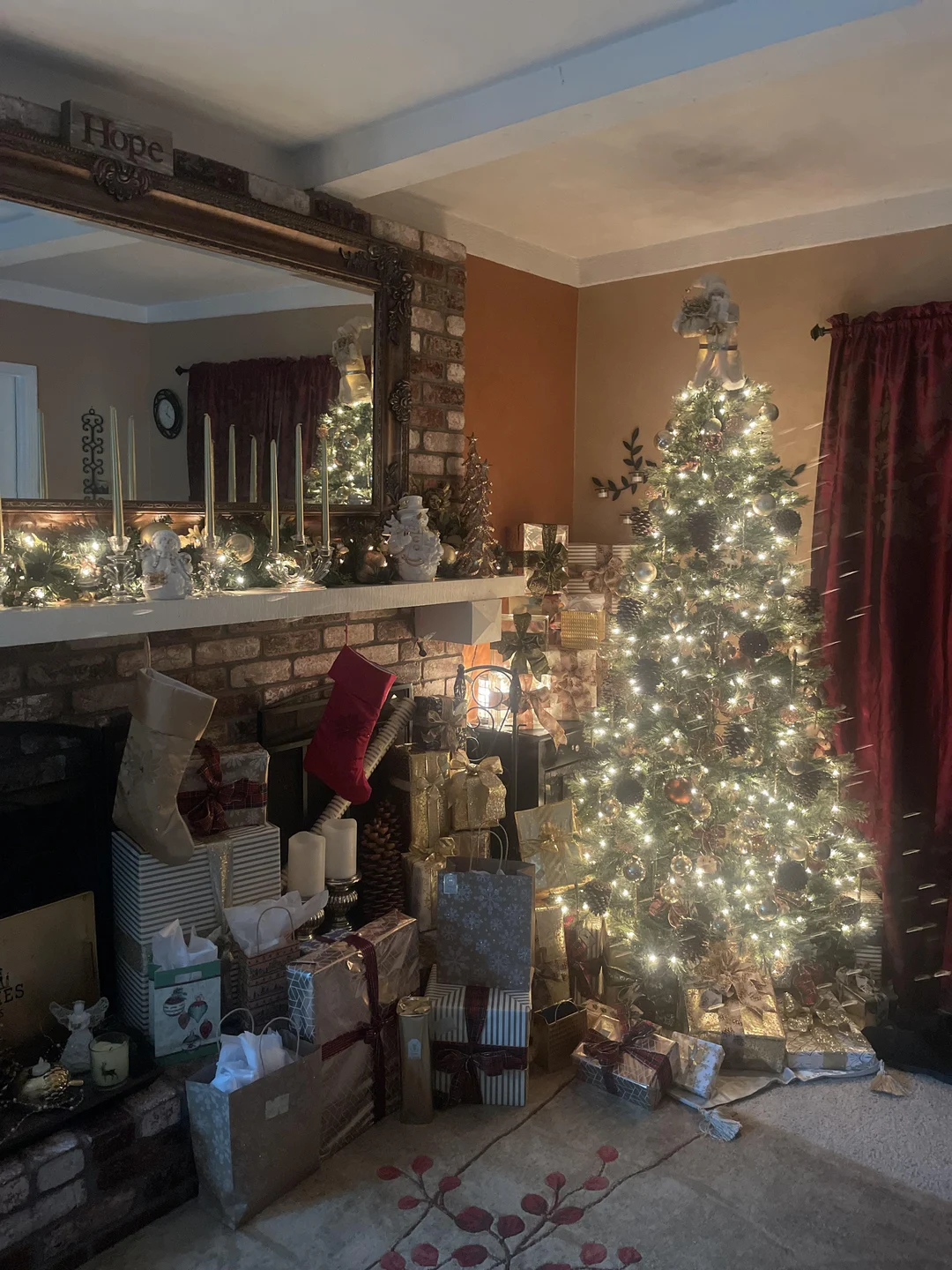 Decorating is a wrap🎄🎁 | Scrolller