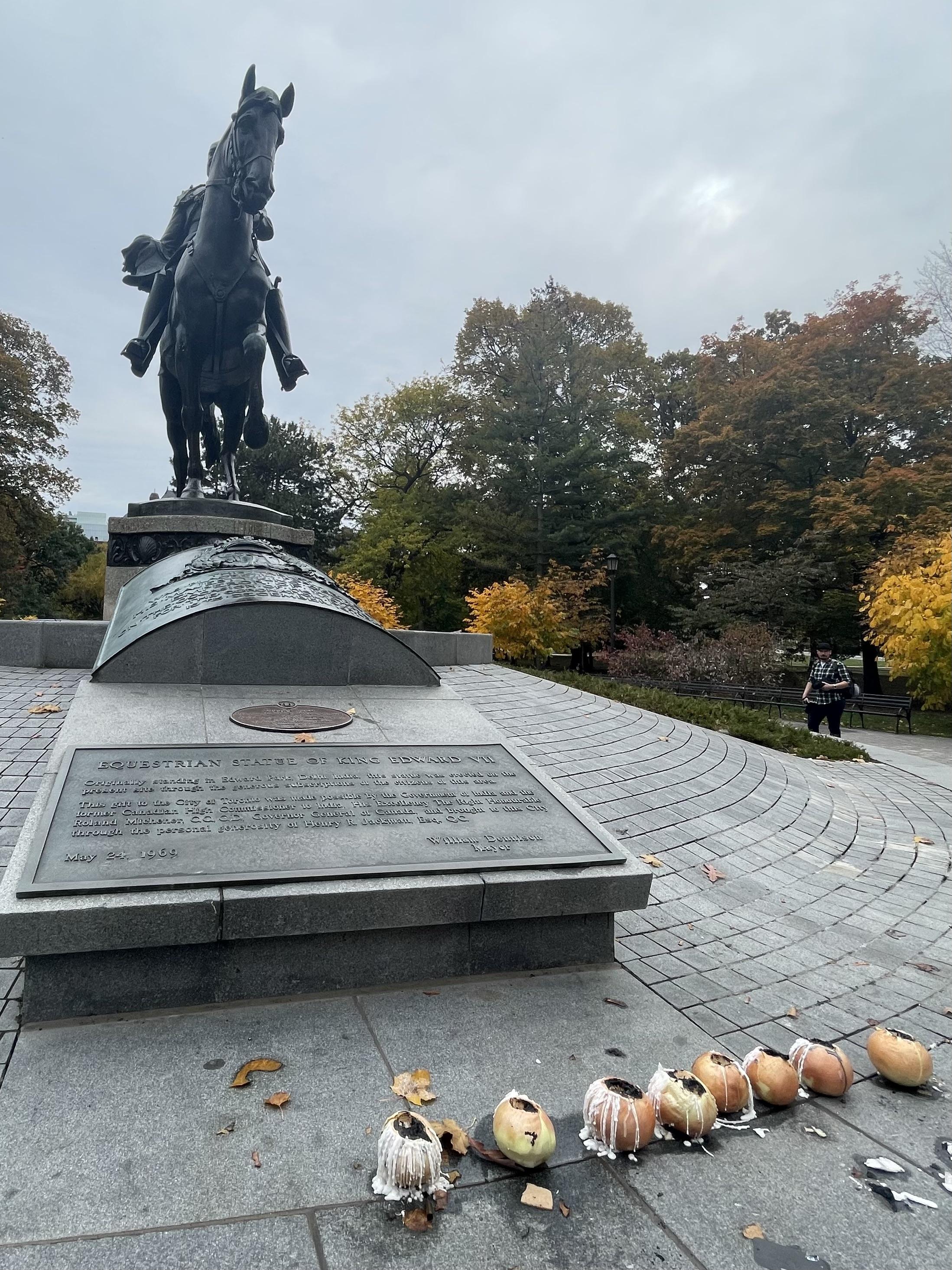 Is there significance to the onion candles in front of Edward VII statue?(Royal Ontario Museum ...