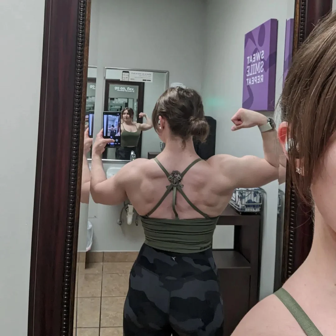 caitlin.lifts | Scrolller