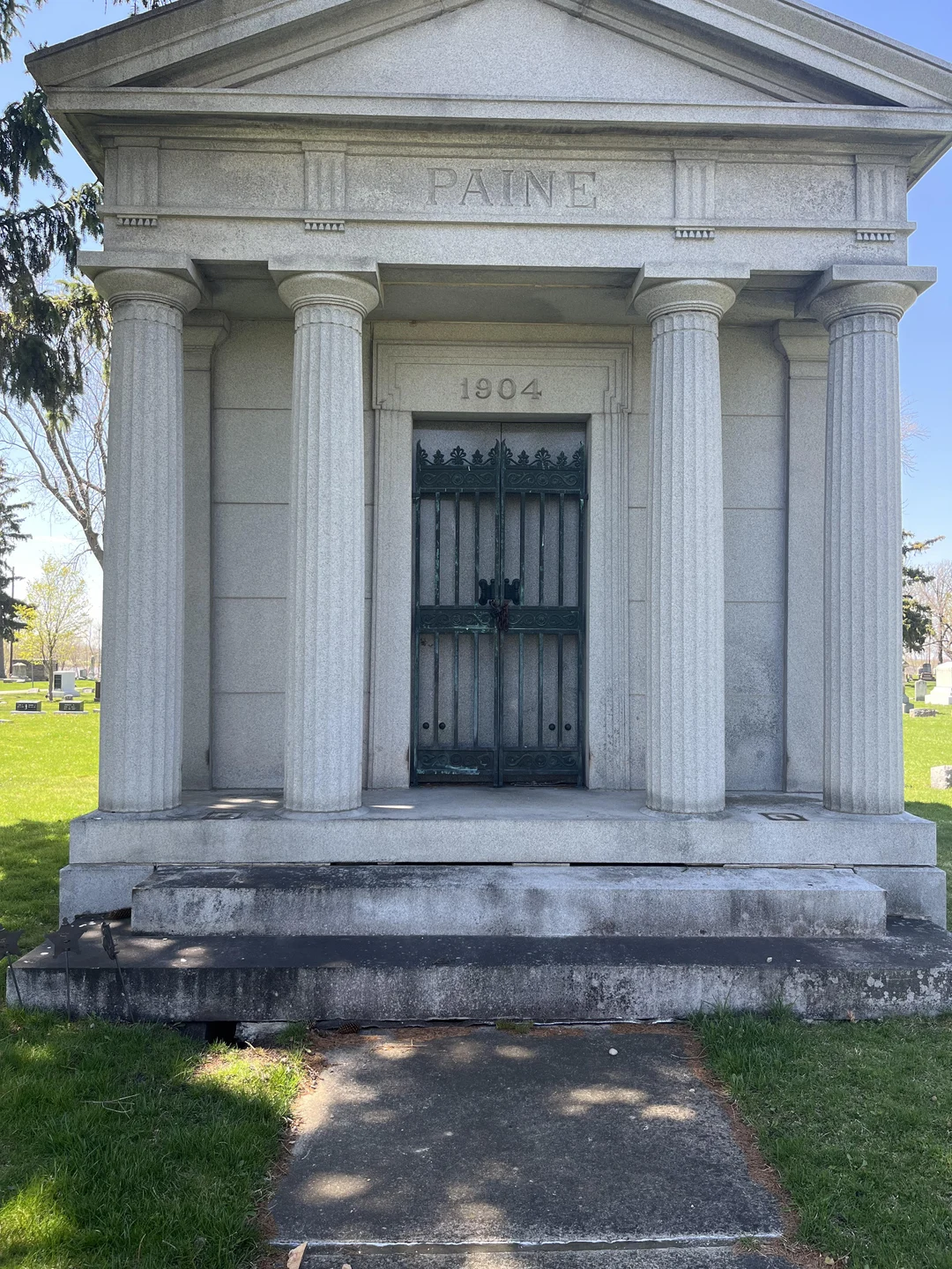 Mausoleum Monday! | Scrolller