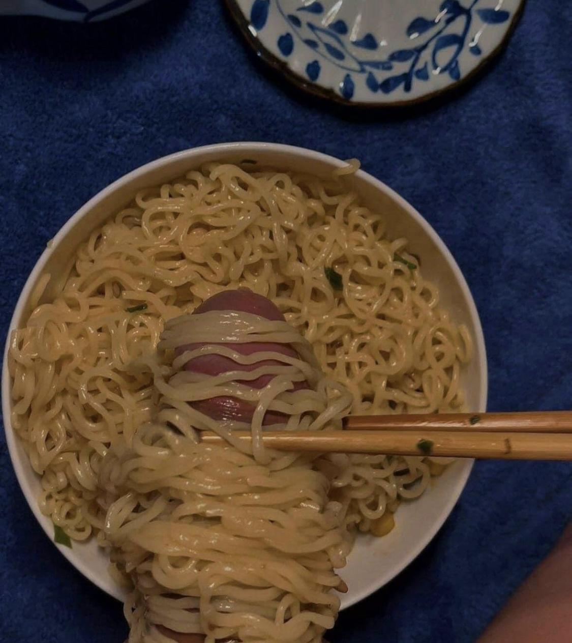 First time trying ramen noodles😋 | Scrolller