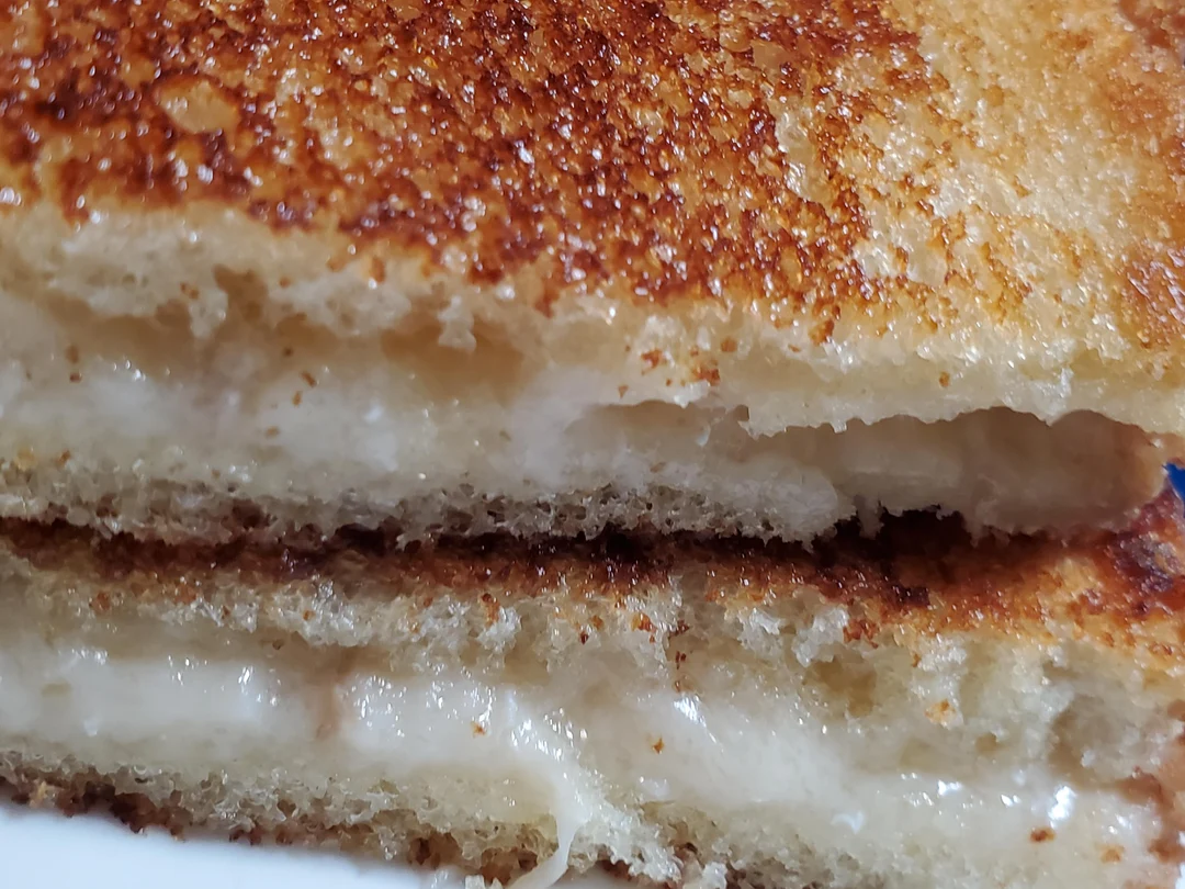 English Cheddar Grilled Cheese | Scrolller